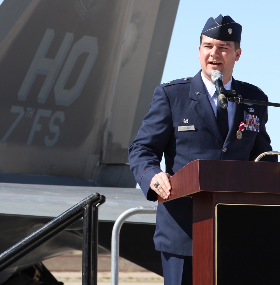 Robert Teschner: The Debrief in Business and Life - Unbeatable Mind